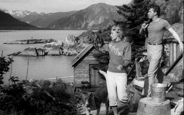 The Flying Saucer – Scifist.