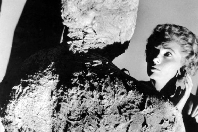 Curse of the Faceless Man – Scifist.